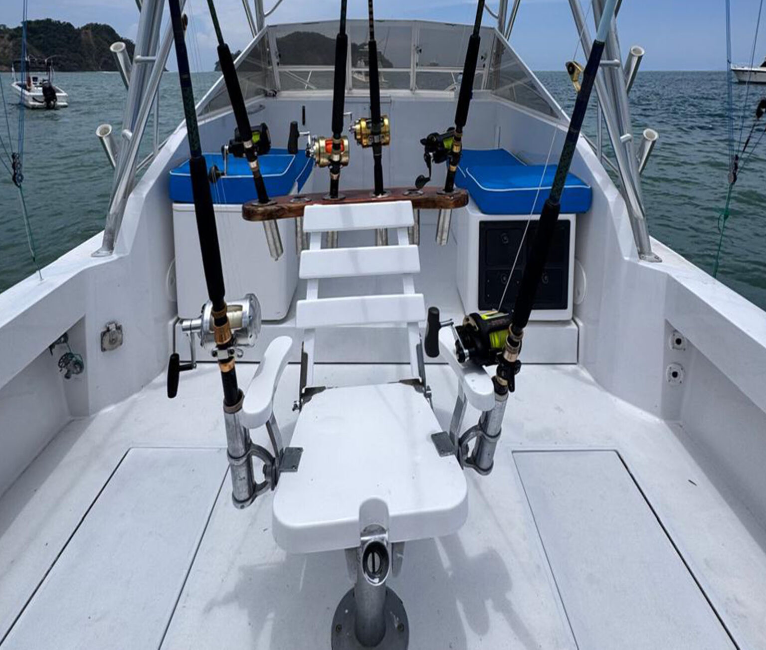 32ft Fish Whistle – Herradura Bay Fishing Charter | Los Sueños, Costa Rica